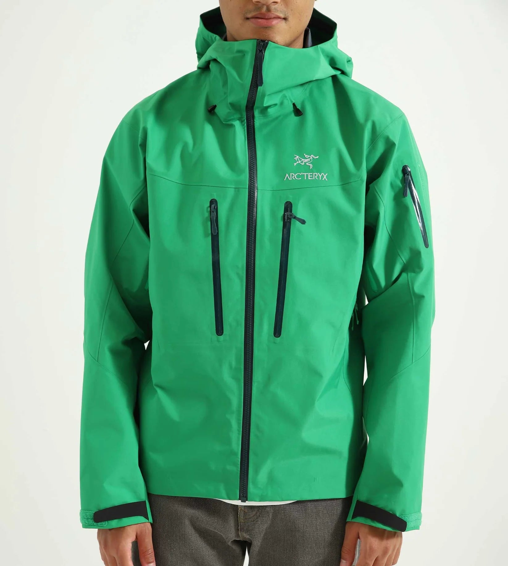 Shop Technical Jackets online at Baskèts